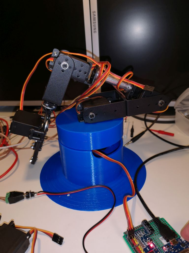 Bluetooth gesteuerter Robot Arm 6DOF mit Servo Motoren – DIY Elektronik / 3D Printer / IoT ...